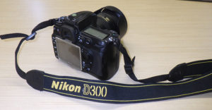 1-8 How to hold a Camera